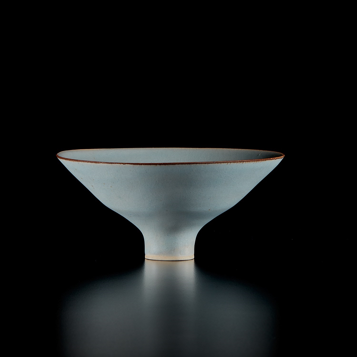 Lucie Rie | Footed bowl (Circa 1966) | MutualArt