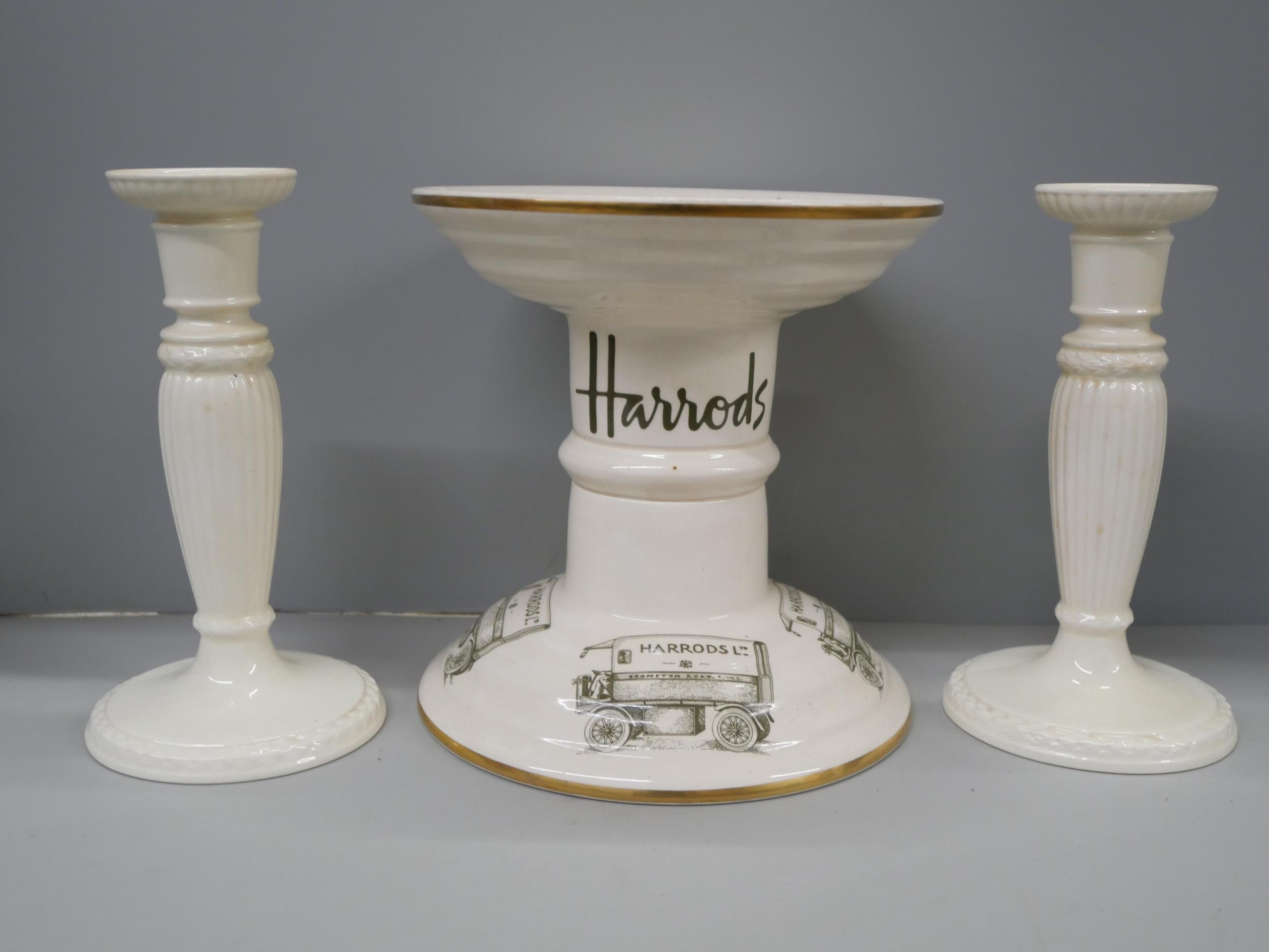 Royal Doulton | A pair of Royal Minton vases | MutualArt