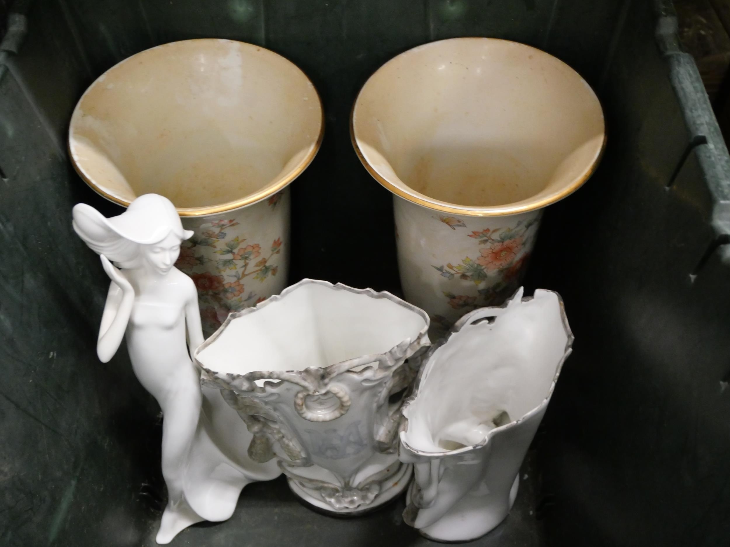 Royal Doulton | A pair of Royal Minton vases | MutualArt