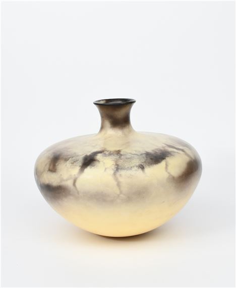 Gabriele Koch | Burnished vessel | MutualArt