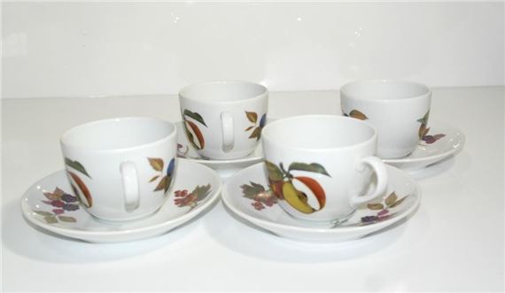 Royal Worcester | 4 SET ROYAL WORCESTER TEA CUPS AND SAUCERS | MutualArt