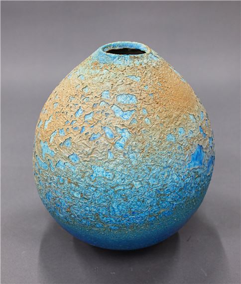 Len Castle | Len Castle - Large ovoid vase | MutualArt