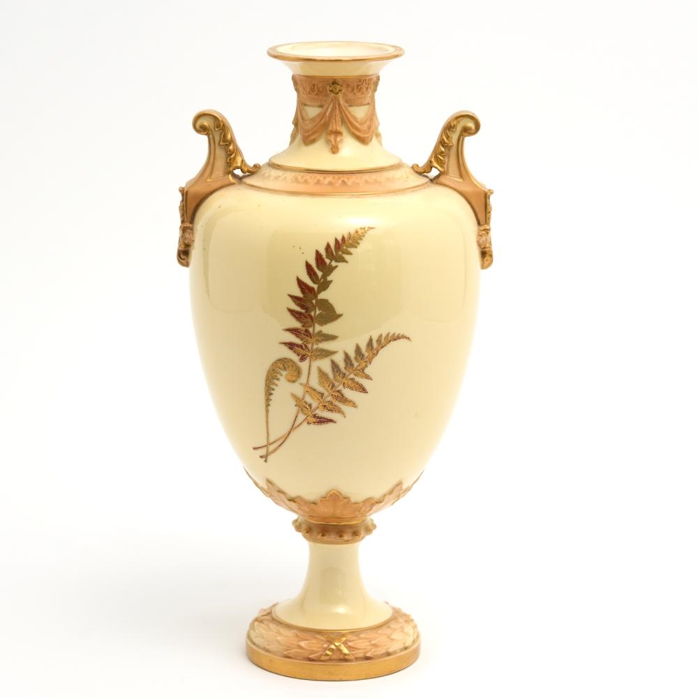 Royal Worcester | A ROYAL WORCESTER PORCELAIN VASE | MutualArt