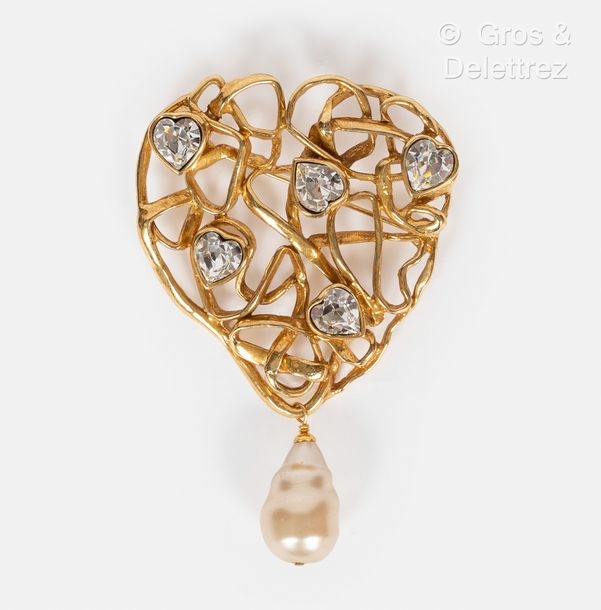 Anker Spang-Larsen | Yves SAINT LAURENT - Heart brooch in gilded metal ...