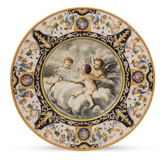 Jafet Torelli | Plato historicista de cerámica esmaltada con tres ...