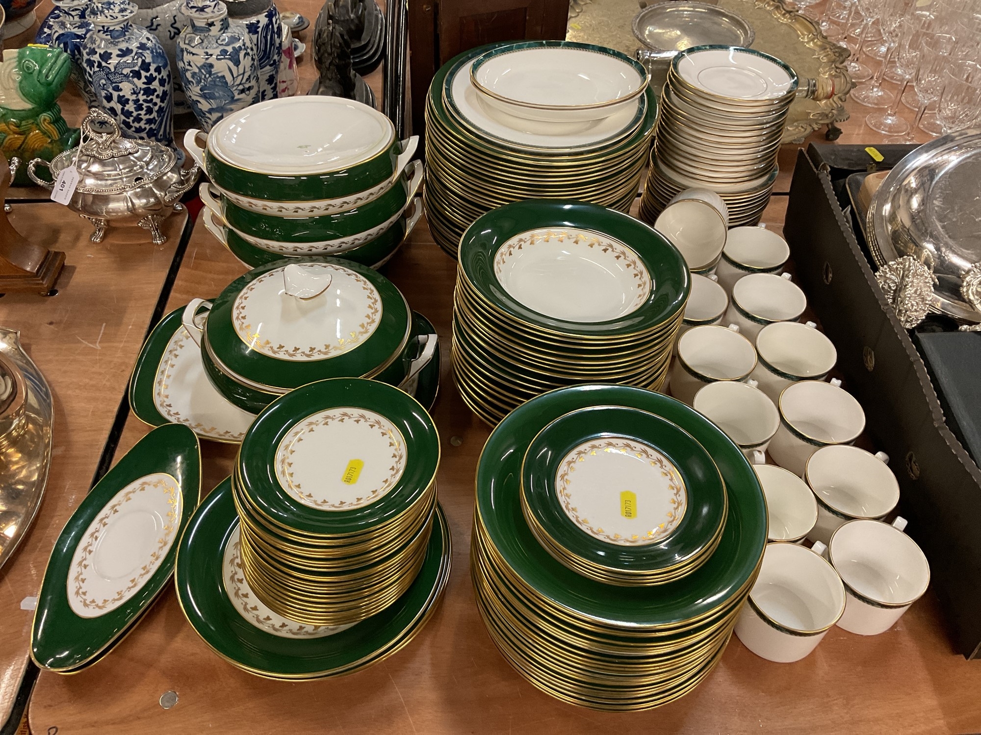 Royal Doulton | Extensive Spode Green Velvet pattern dinner service and ...