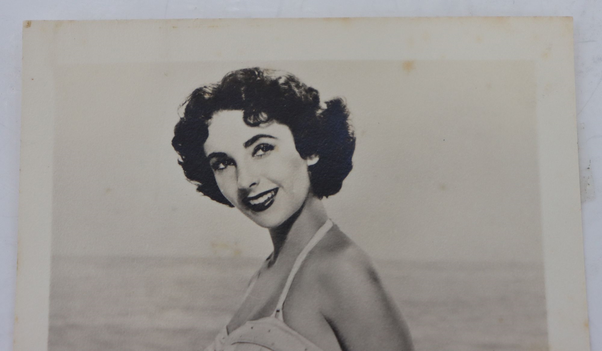 Elizabeth Taylor | Elizabeth Taylor Autographed Photograph (27) | MutualArt
