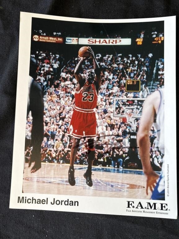 Michael Jordan | Michael Jordan autographed photo | MutualArt