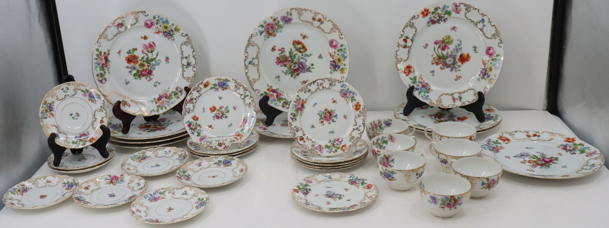 Victoria | Set of (35) Victoria Czech Porcelain Dinnerware | MutualArt