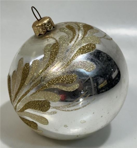 Christopher Radko | PRETTY CHRISTOPHER RADKO BALL ORNAMENT | MutualArt