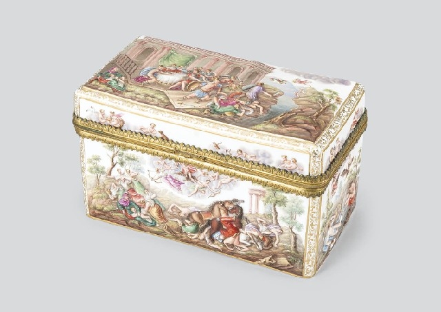 Meissen | Capo di monte style jewelry box (1924) | MutualArt