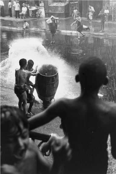 Helen Levitt | N.Y. (children playing at hydrant) (Circa 1942) | MutualArt