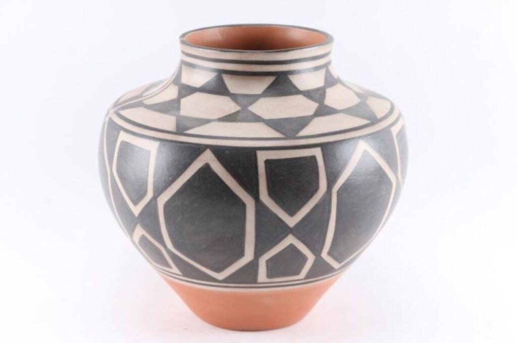 Steve Stein | Santo Domingo Pot | MutualArt