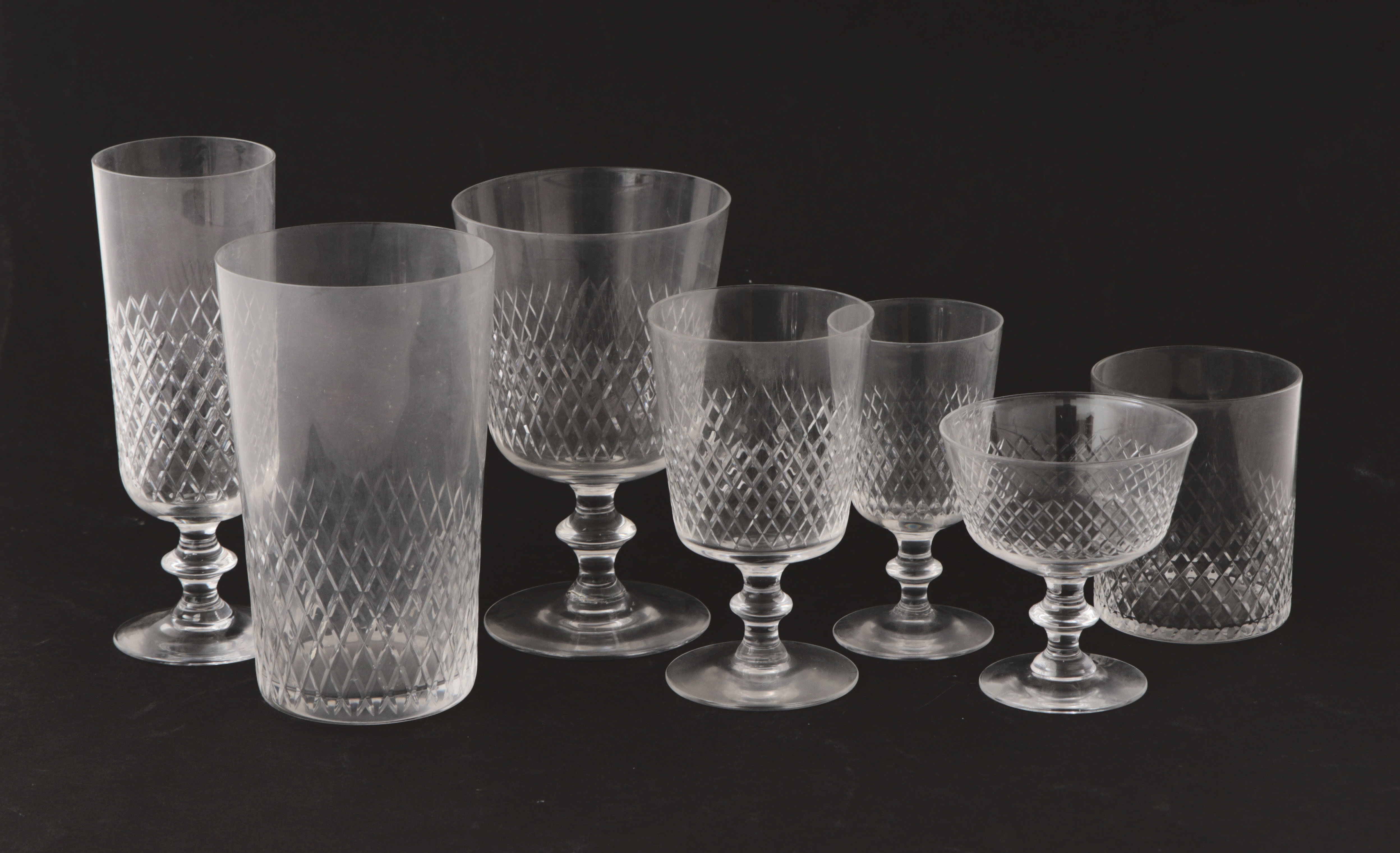 Vicke Lindstrand | 819 Glasservisdelar | MutualArt