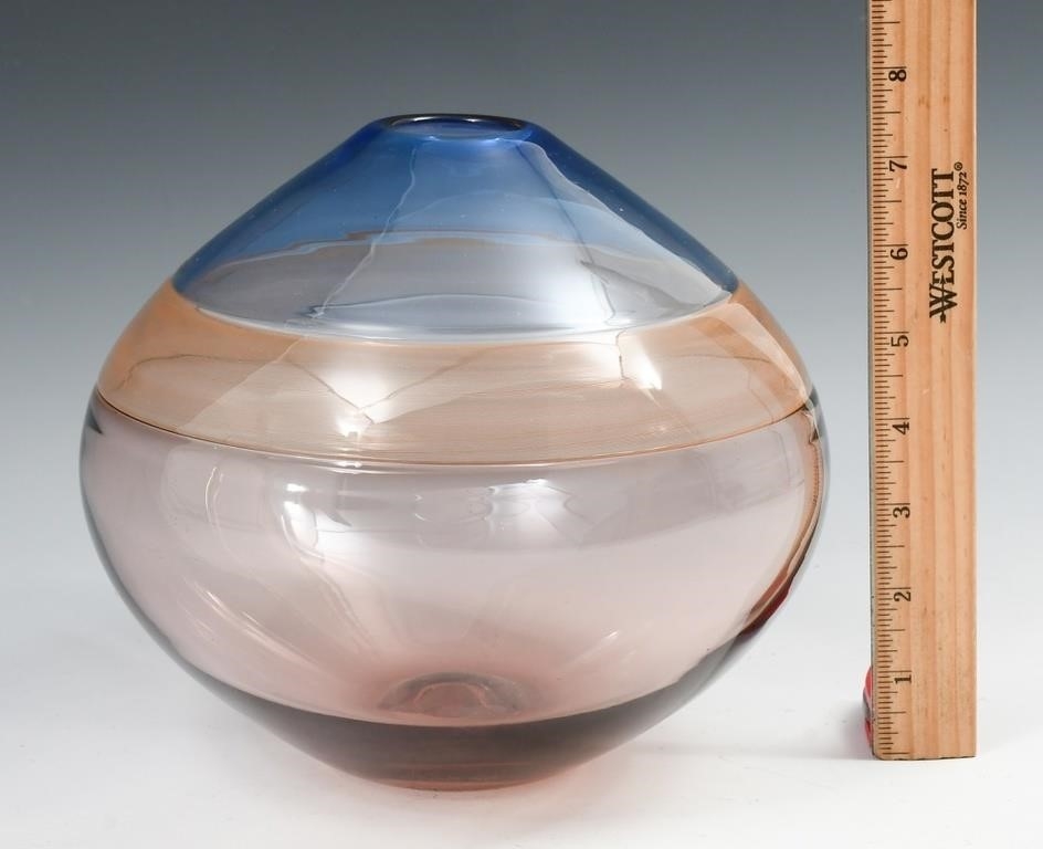 Lynn Everett | LYNN EVERETT READ ART GLASS VASE (2004) | MutualArt