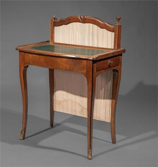 Front | Cherry wood writing table with fire screen, curved front; it ...