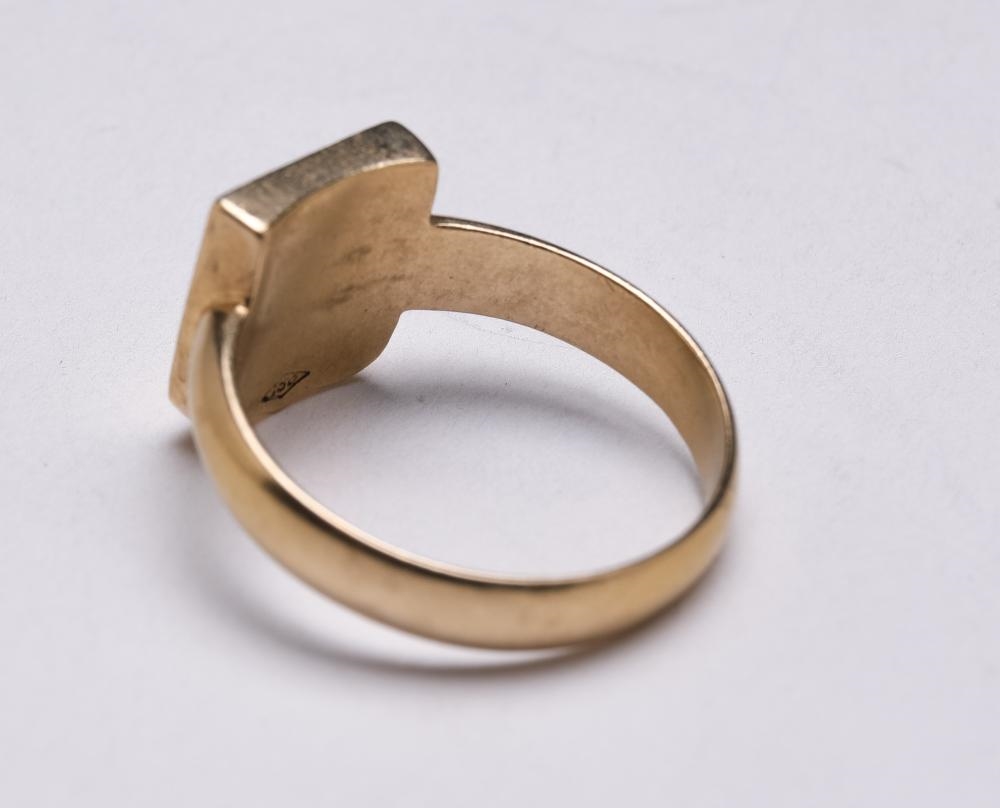 Jewelry | 18K YELLOW GOLD MEN'S SIGNET RING | MutualArt