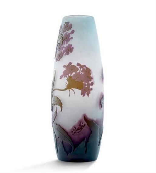 Gallé | Vase ovoïde en verre multicouche à décor dégagé à l'acide de ...
