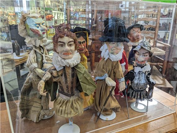 Mache | PAPIER MACHE PUPPETS | MutualArt