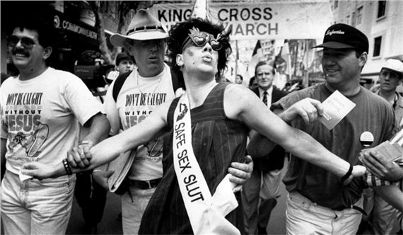 Peter Rae | Protestors meet with Fred Niles group during a ...
