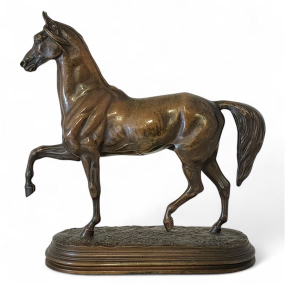 Alfred Barye | Cheval, antérieur droit levé | MutualArt