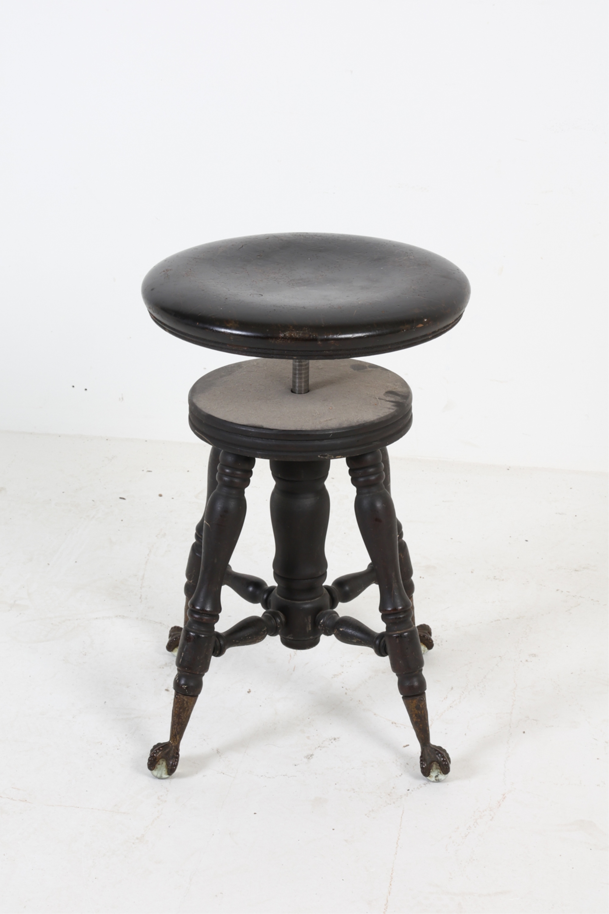 Reubens | ANTIQUE OAK PIANO STOOL 19TH C (19th Century) | MutualArt