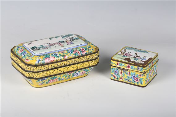 Above | A Chinese Canton enamel rectangular box and cover (Early 20th ...