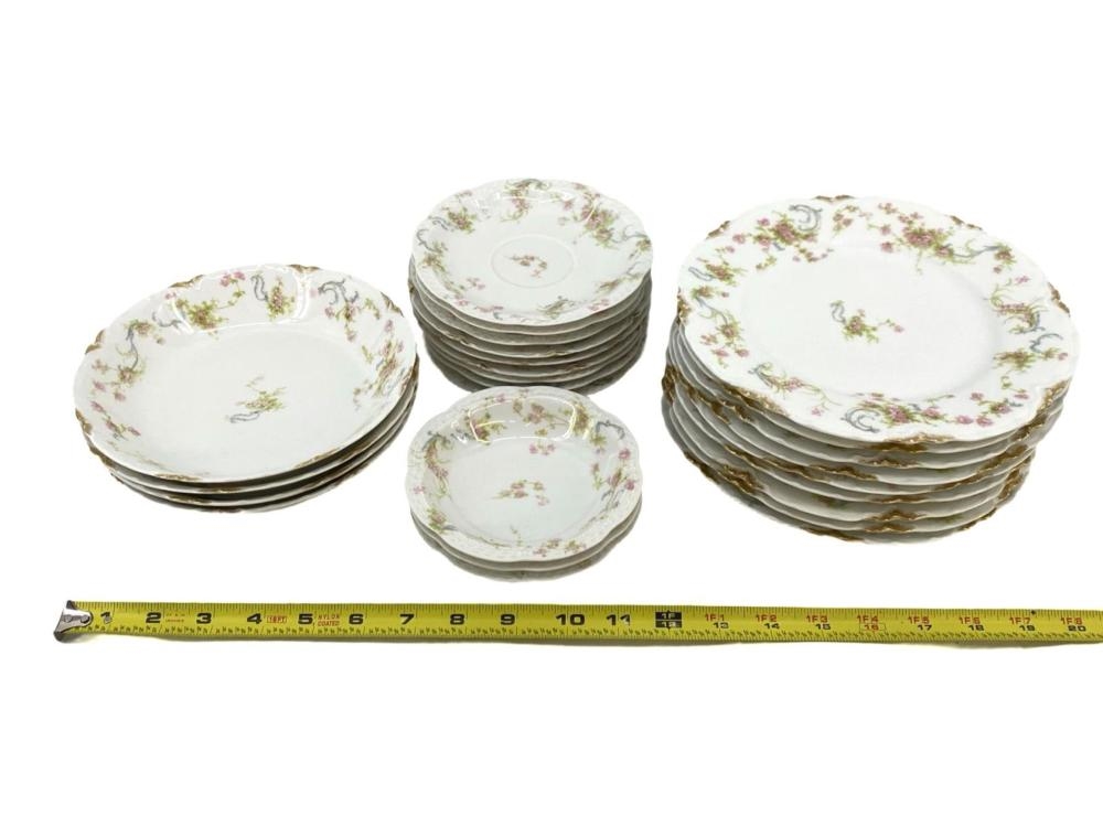 Limoges School, 18th Century | 40pc Theodore Haviland Limoges Dinner ...