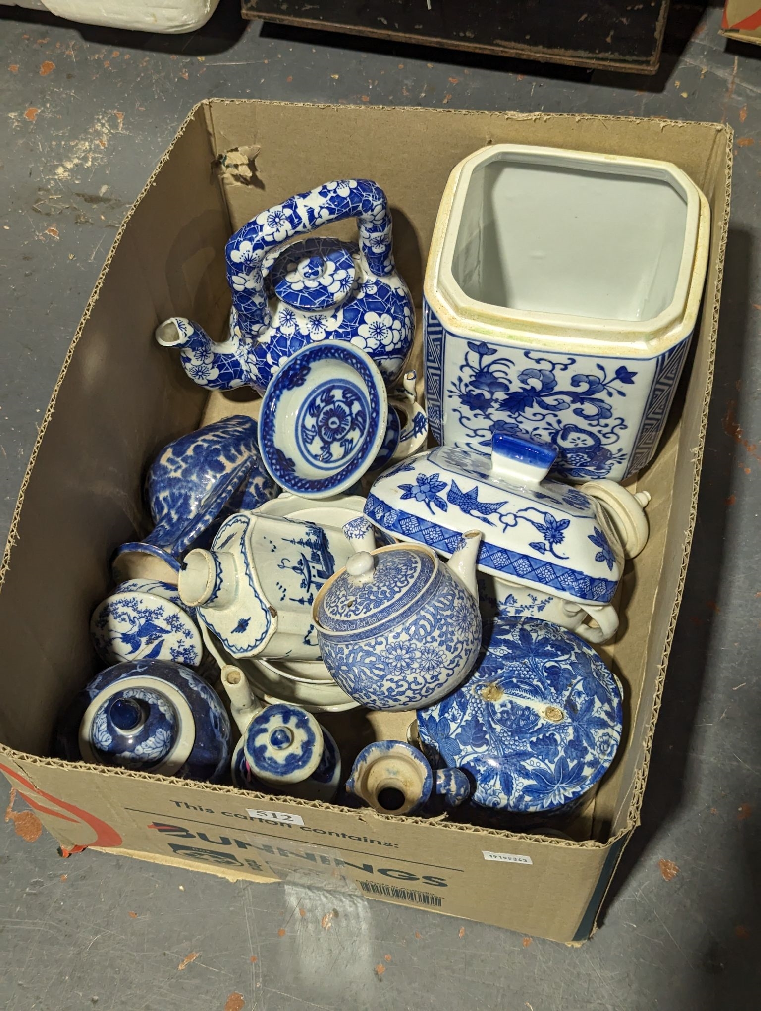 White | BLUE AND WHITE CERAMICS | MutualArt