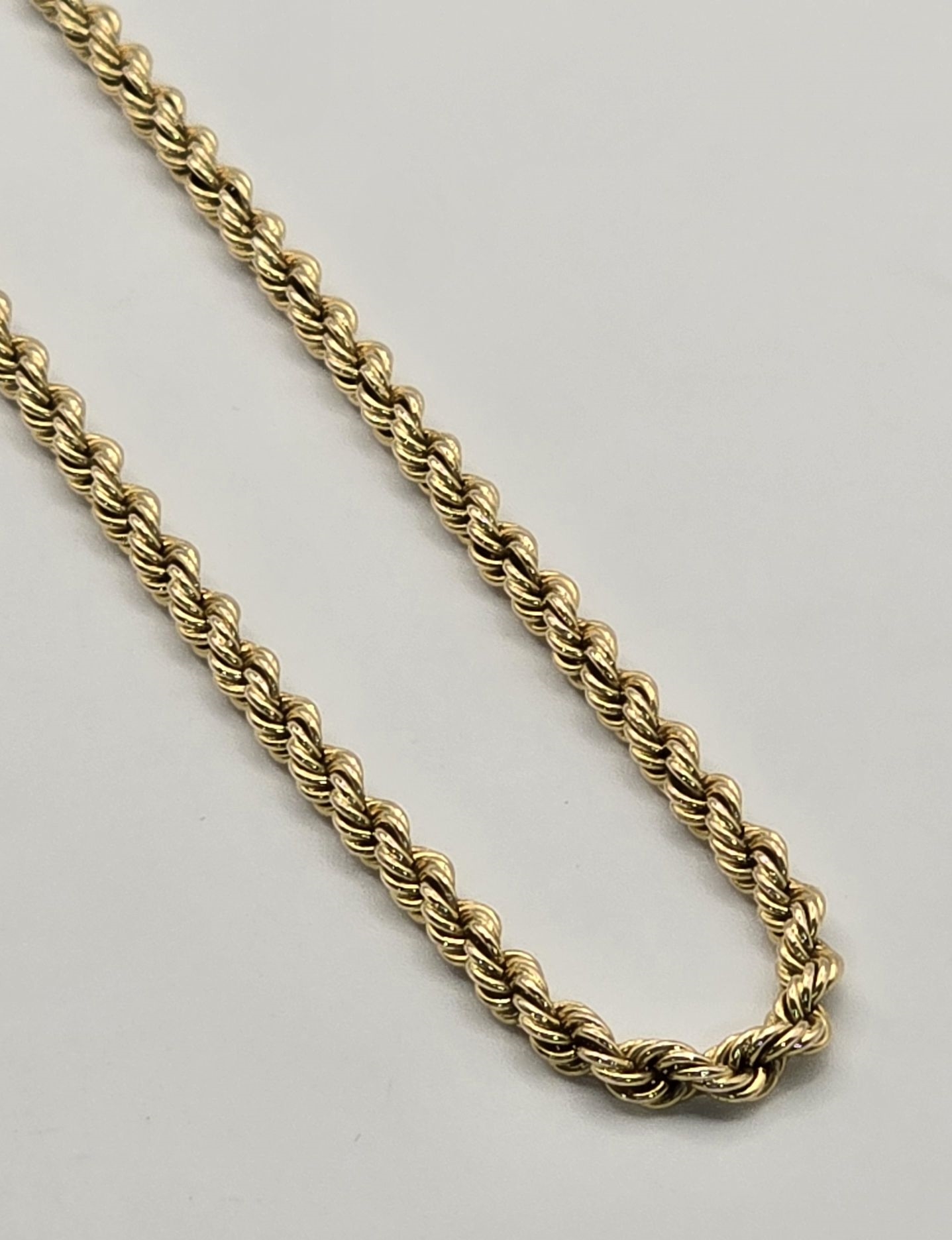 Klinger | A VICTORIAN ERA LADIES GOLD NECK CHAIN (1900) | MutualArt