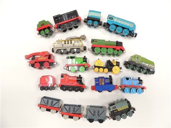 Thomas | Mattel Thomas the Tank Engine miniature series trains and ro ...