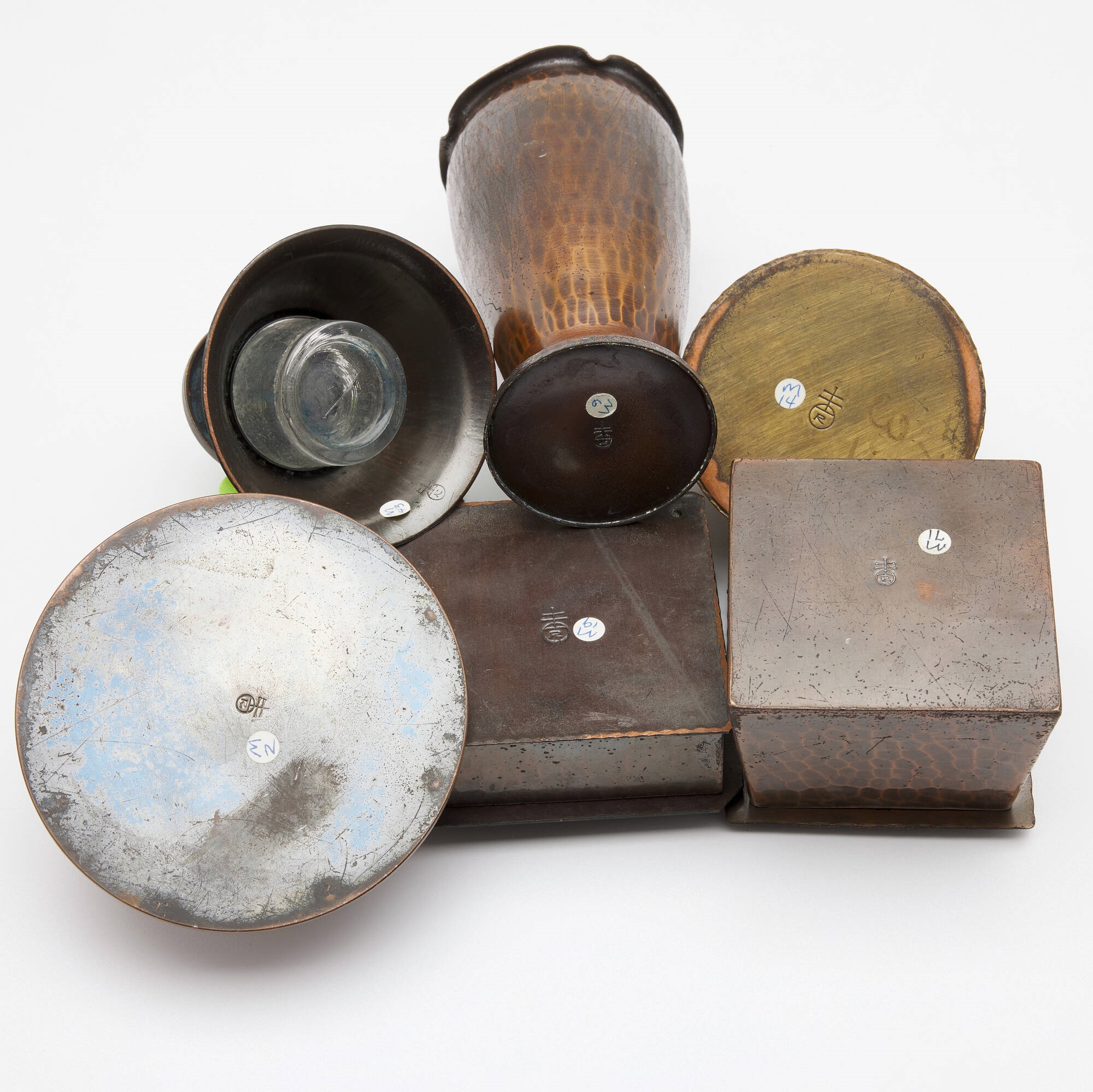 Roycroft | Collection of tabletop accessories (1915 - 1930) | MutualArt