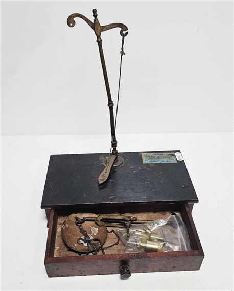 James | Set of vintage James Wedderburn scales (with weights | MutualArt