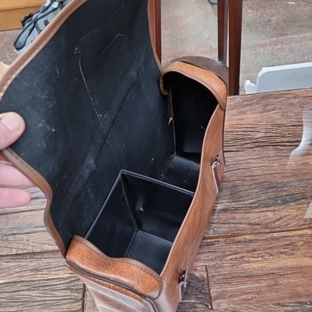 Green | Vintage leather travel case and document box. The travel cas ...