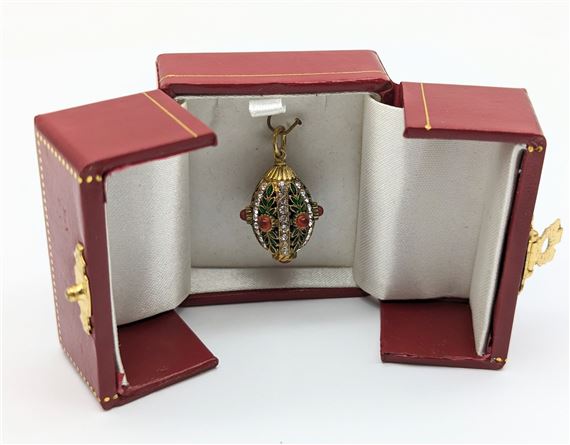 Silver | RUSSIAN GILDED SILVER PENDANT | MutualArt