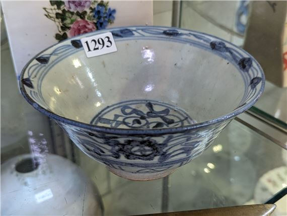 White | CHINESE POTTERY BOWL | MutualArt