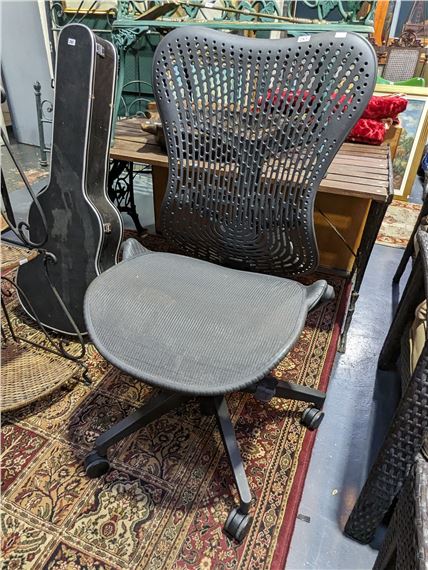 Herman Miller | HERMAN MILLER CHAIR | MutualArt