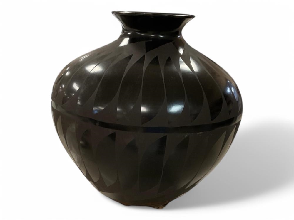 Tomas Ozuna | American Indian Vase Signed Tomas Ozuna | MutualArt