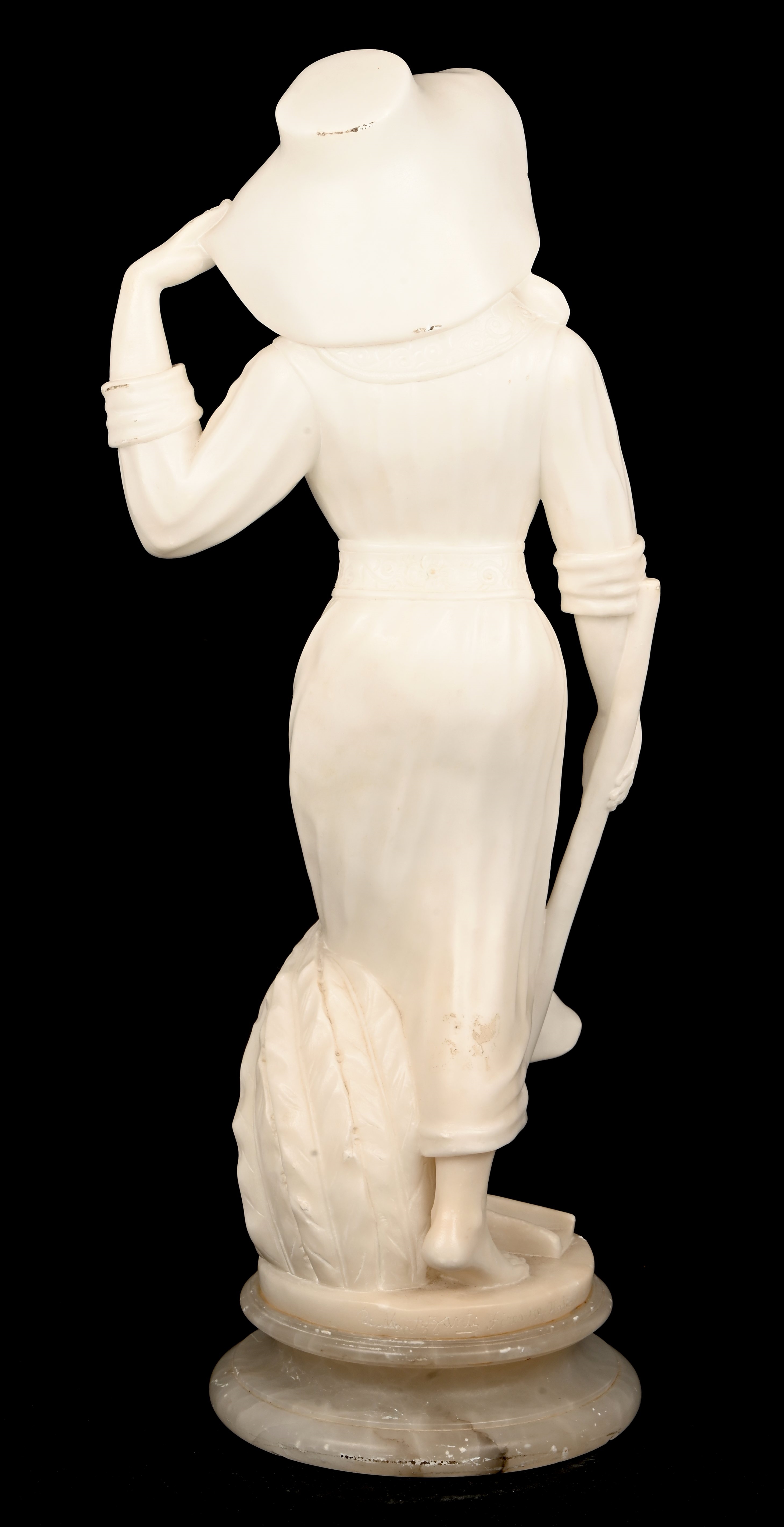 B. Mazzanti | Een beeld in albast voorstellend een dame met hoed ...