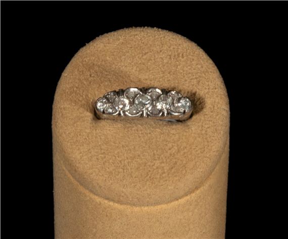 Platino | Cinquillo antiguo en platino ornamentado con diamantes con ...