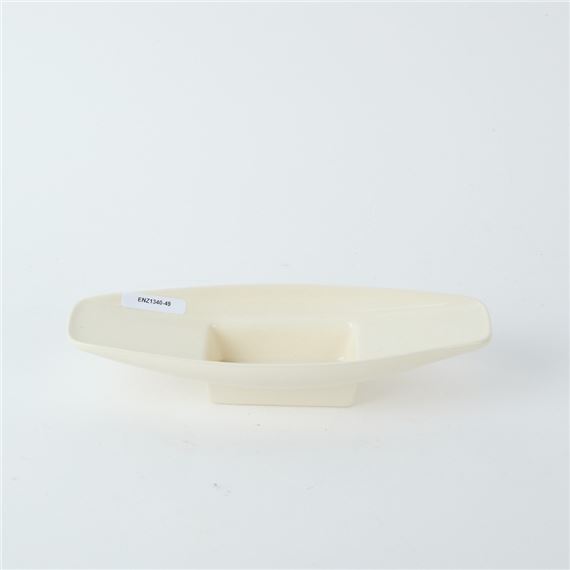 Crown Lynn | A Crown Lynn White Ikebana Vase | MutualArt