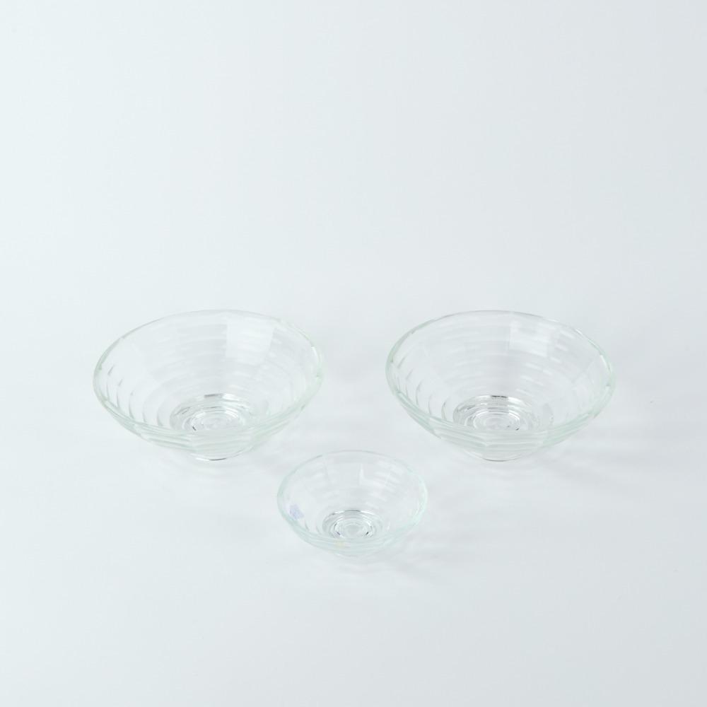 Three | A Set of Three Spiderweb Chance Glass Bowls | MutualArt