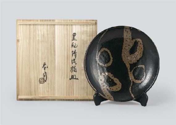 Shoji Hamada | Plate in black and iron glaze | MutualArt