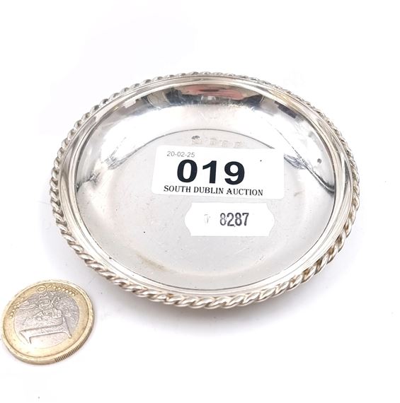 Silver | An Irish silver pin dish with pie crust rim hallmarked Dubli ...