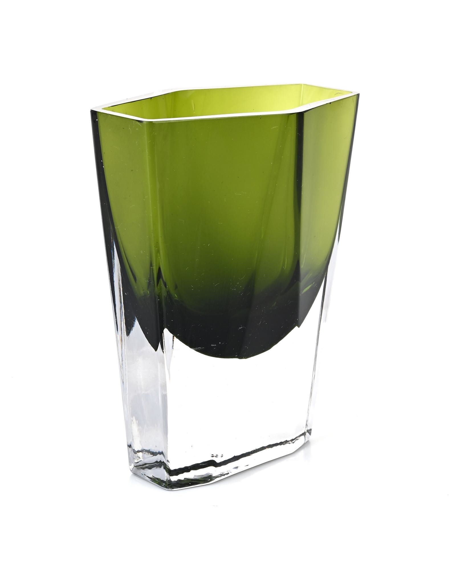 Green | Studio handblown angular vase in olive green case in clear glass, height 18 cm, tiny rim ...