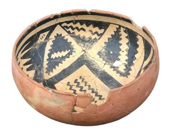 Large | Large Gila Polychrome Pottery Bowl | MutualArt