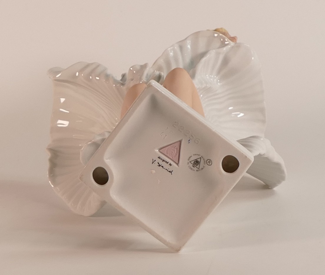 William Travilla | Royal Dux, figure of Marilyn Monroe in her iconic ...