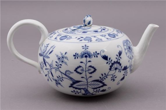 Large | Meissen Blue Onion Porcelain Teapot | MutualArt