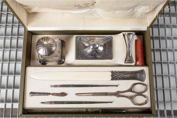 Silver | Low-title silver desk set including blotter | MutualArt