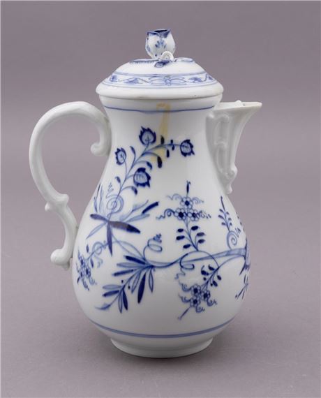 Meissen | 19th Century Meissen Blue Onion Coffee Pot | MutualArt